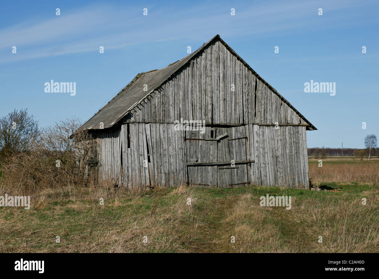 Old deserted barn hi-res stock photography and images - Alamy