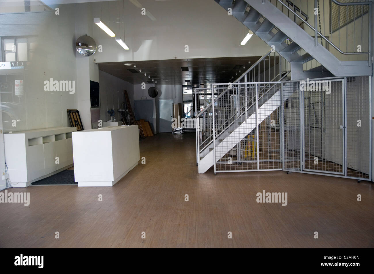 empty shop space Stock Photo - Alamy