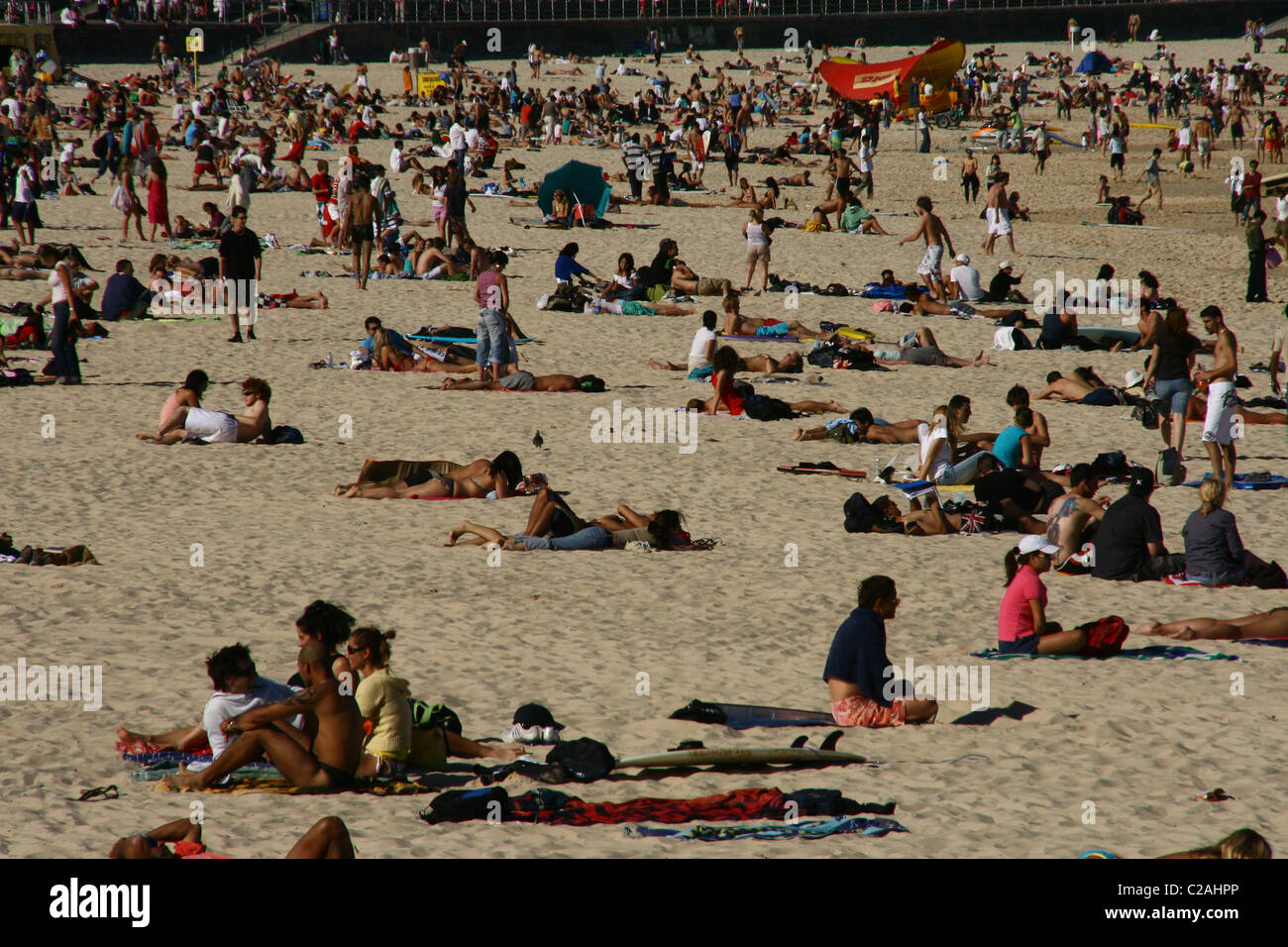 Crowd enjoying the sun hi-res stock photography and images - Alamy