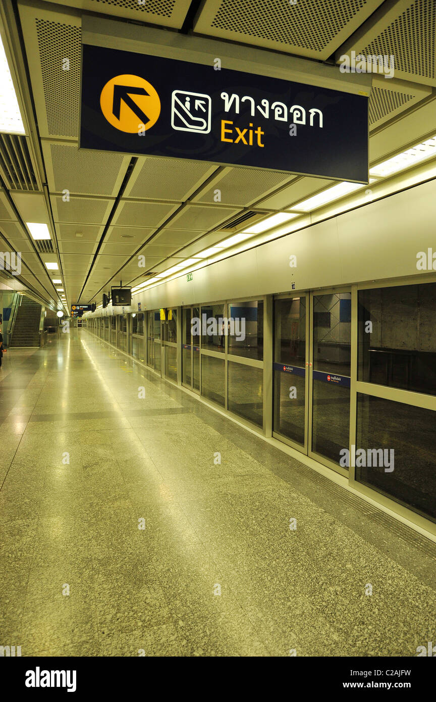 Mrt bangkok hi-res stock photography and images - Alamy