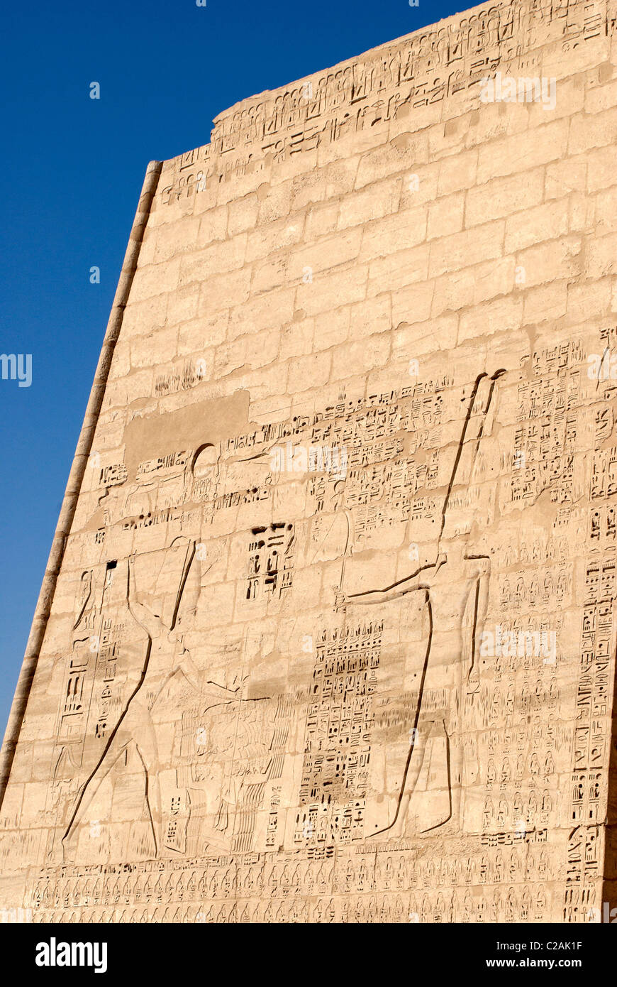 Medinet habu luxor egypt africa hi-res stock photography and images - Alamy