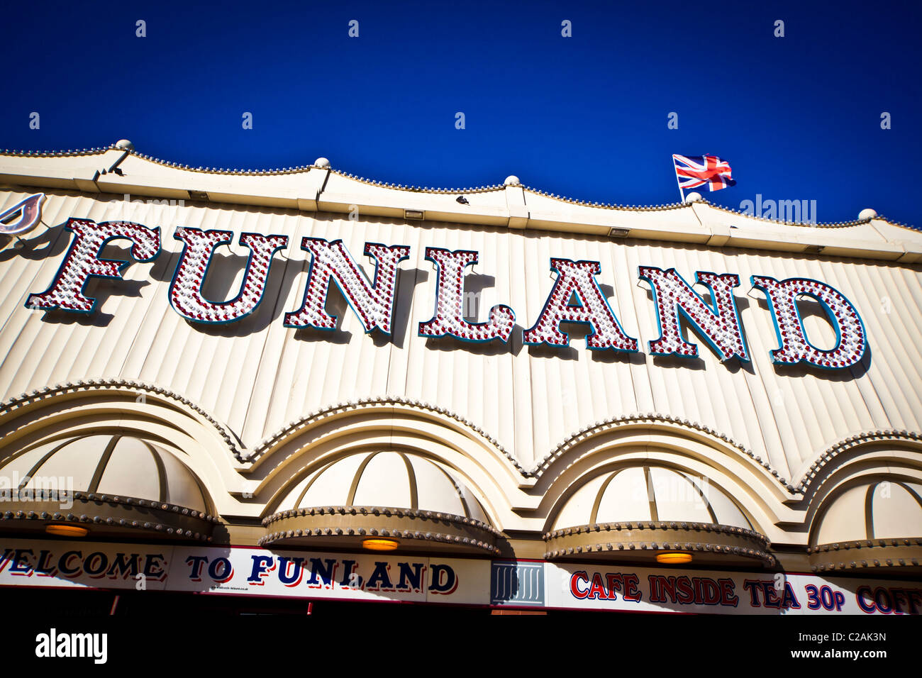 Sign arcade hi-res stock photography and images - Alamy