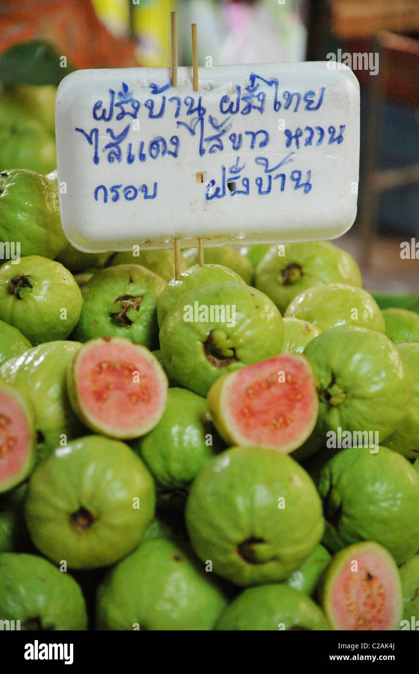 Guavas hi-res stock photography and images - Alamy