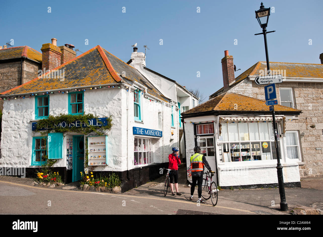 Cornwall village street hi-res stock photography and images - Alamy