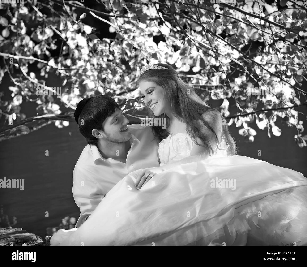 Young Jewish couple in the park. Real bride and groom. Model release ...