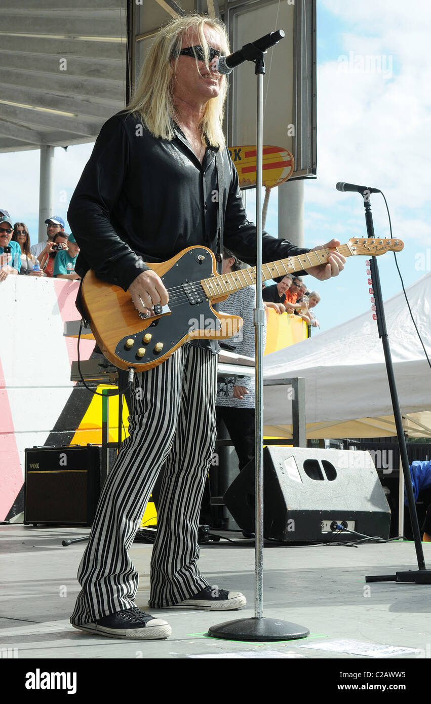 Robin zander of cheap trick hi-res stock photography and images - Alamy