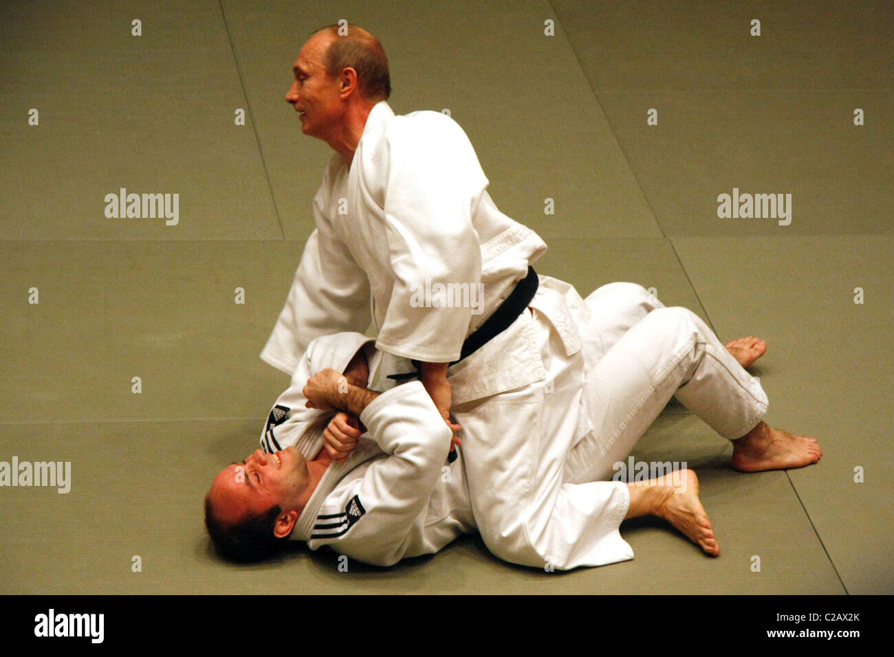 Putin shows Olympic judo team his moves Russian Prime Minister Vladimir ...