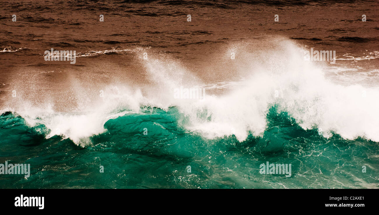 Rolling Waves Stock Photos & Rolling Waves Stock Images - Alamy