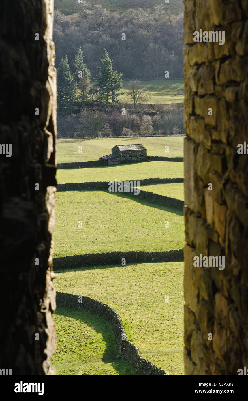 Between dry stone walls hi-res stock photography and images - Alamy
