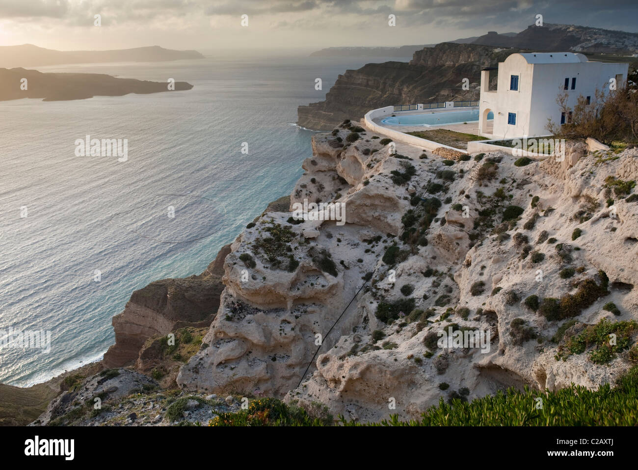 Building on the edge of cliff hi-res stock photography and images - Alamy