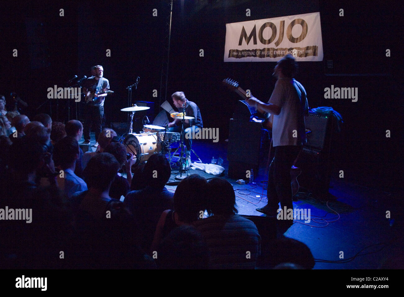 The Archie Bronson Outfit (Sam Windett - vocals, Dorian Hobday - bass ...