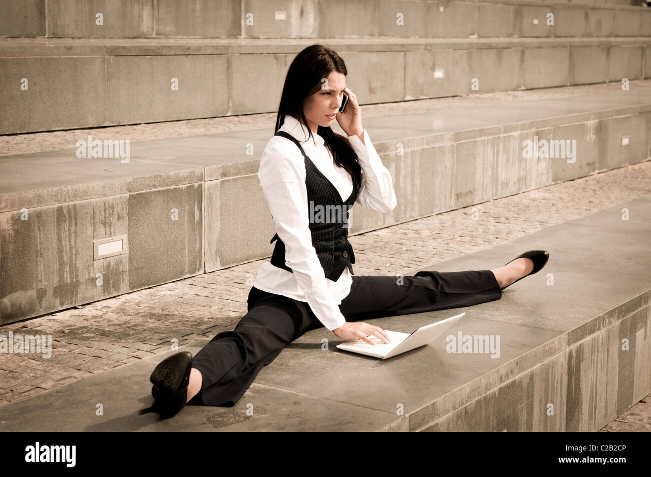 Business woman calling pose hi-res stock photography and images - Alamy