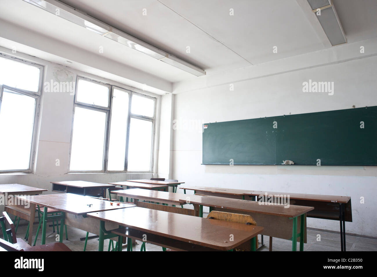 Classroom desks no people chalkboard hi-res stock photography and ...