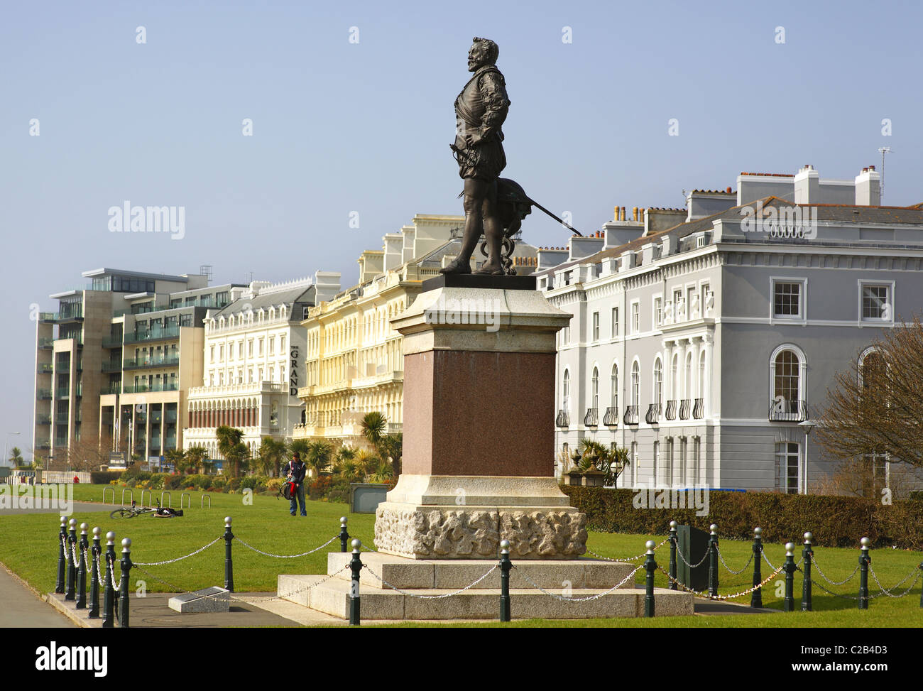 The statue of Sir Francis Drake on Plymouth Hoe in Devon, UK Stock ...