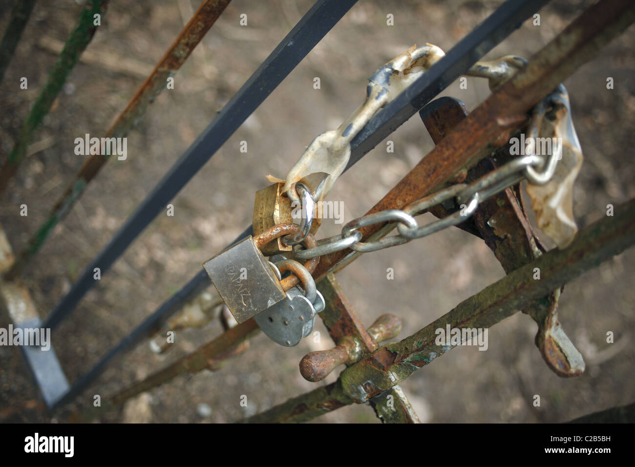 Padlocked gates hi-res stock photography and images - Alamy