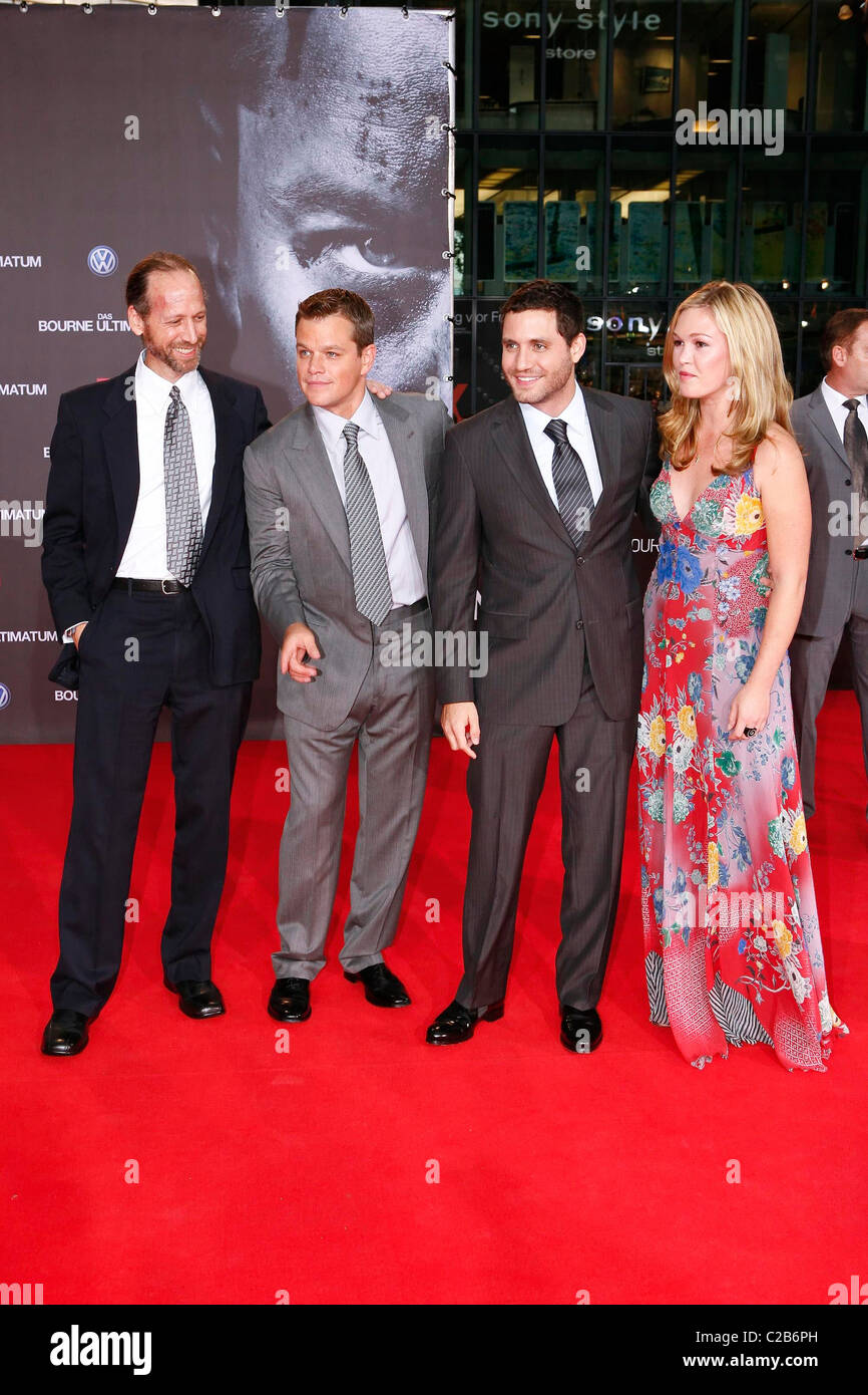 Edgar ramirez matt damon julia hi-res stock photography and images - Alamy