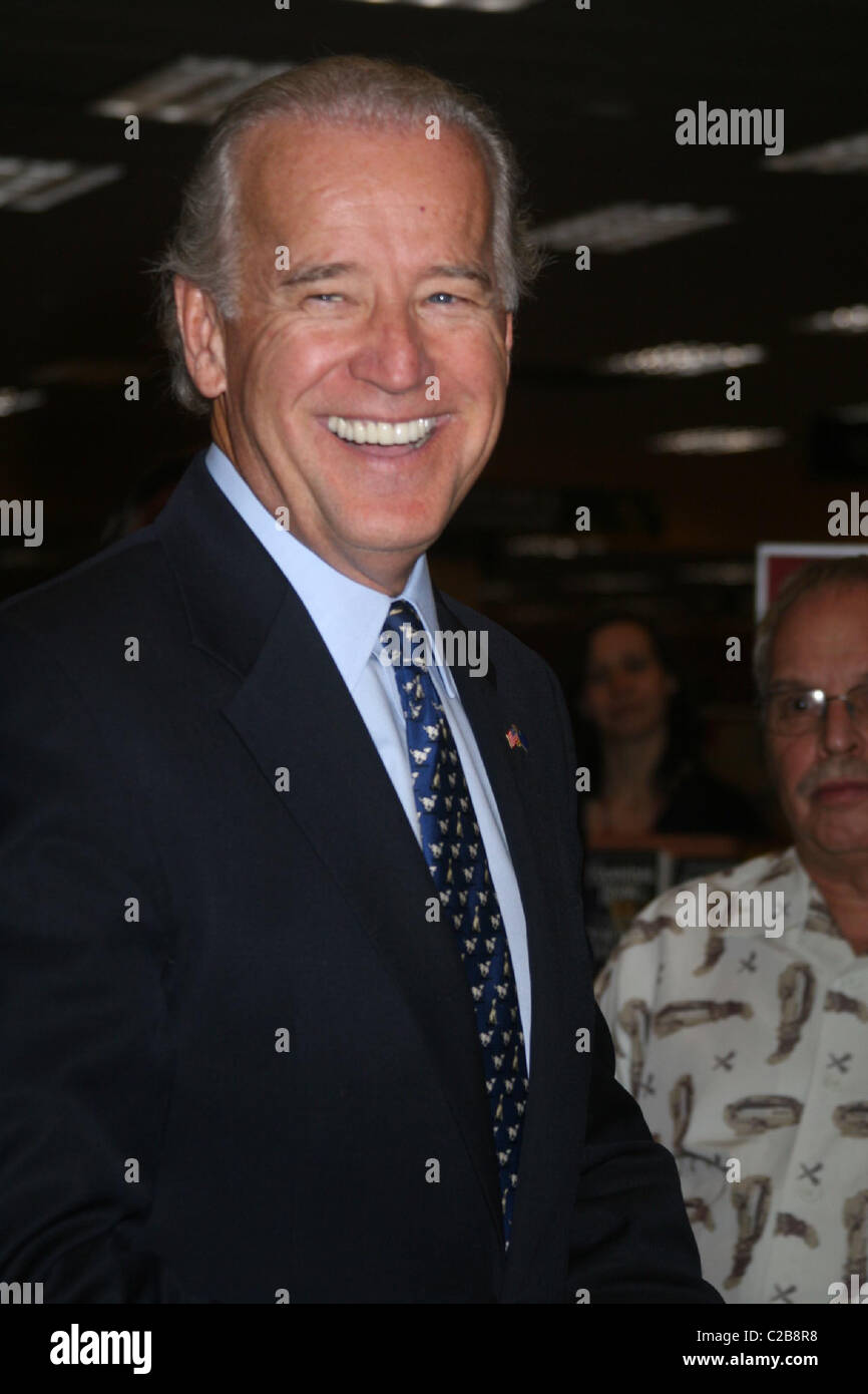 Joe biden promises to keep hi-res stock photography and images - Alamy