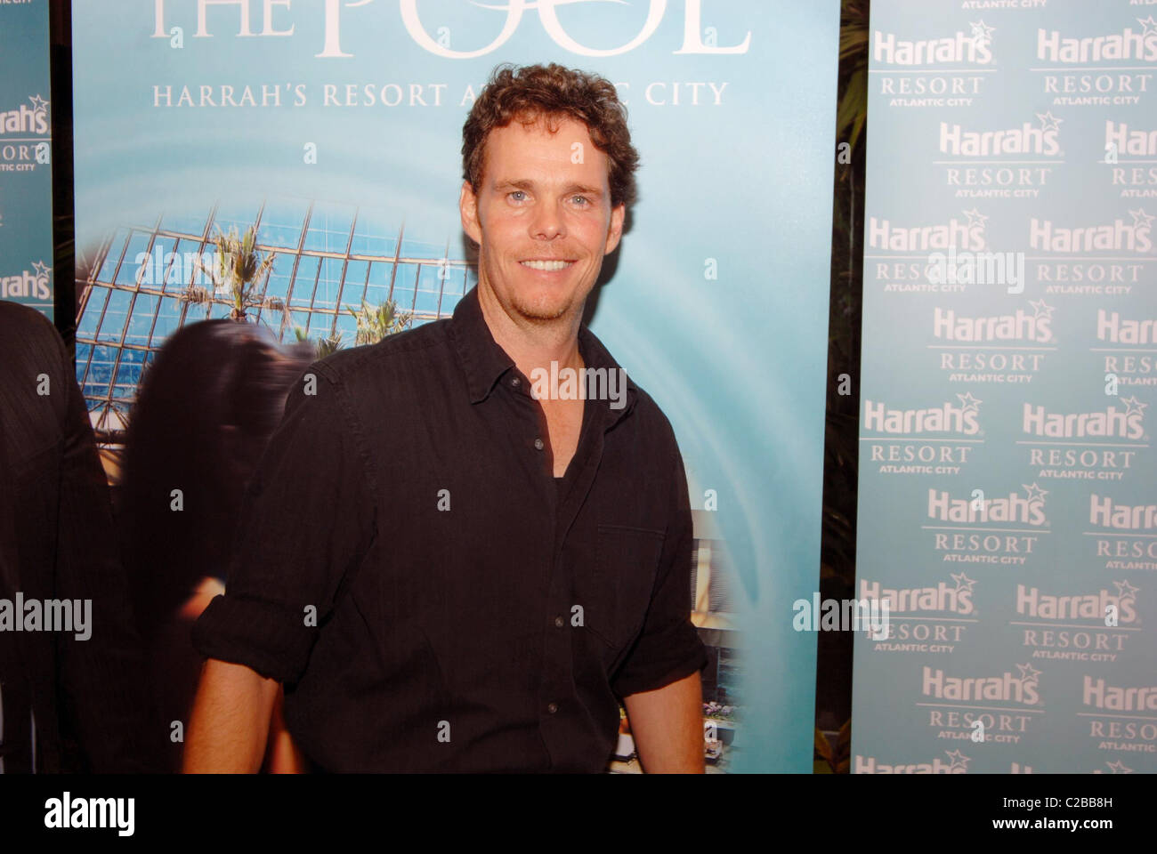 Kevin Dillon Kevin Connolly and Kevin Dillon of HBO's hit comedy series ...