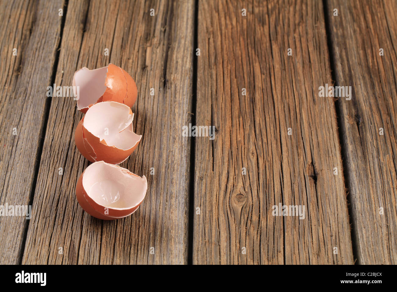 Cracked egg empty hi-res stock photography and images - Alamy