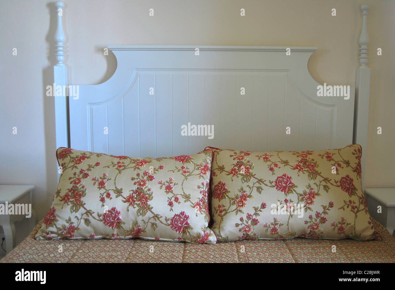 Double bed pillows hi-res stock photography and images - Alamy