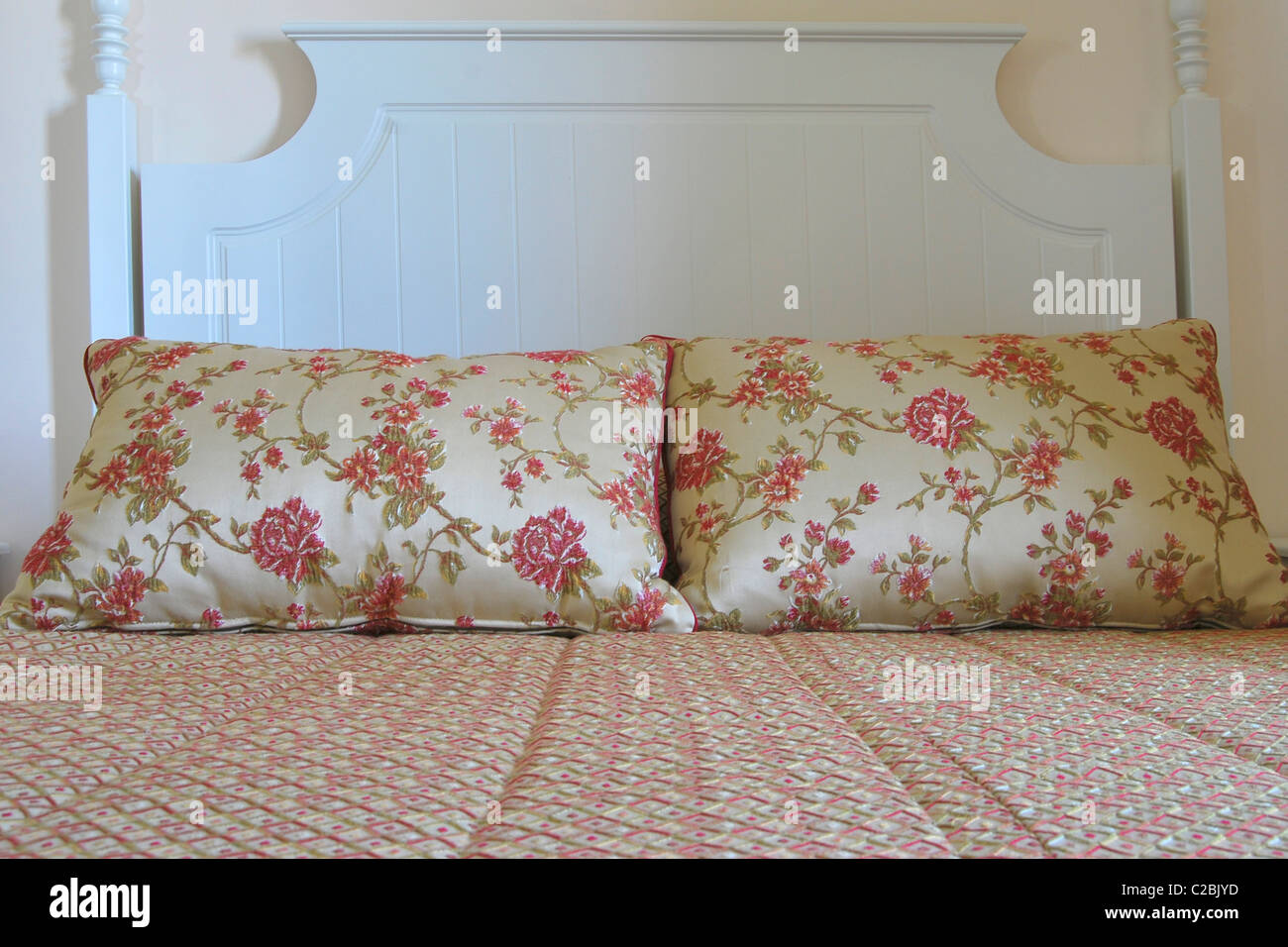 Double bed pillows hi-res stock photography and images - Alamy