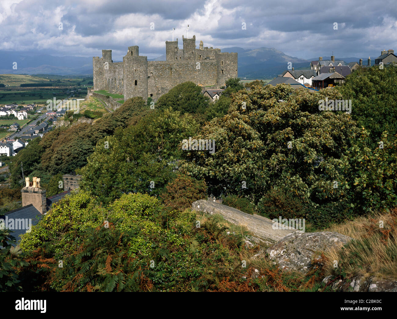 Harlech castle and clouds hi-res stock photography and images - Alamy