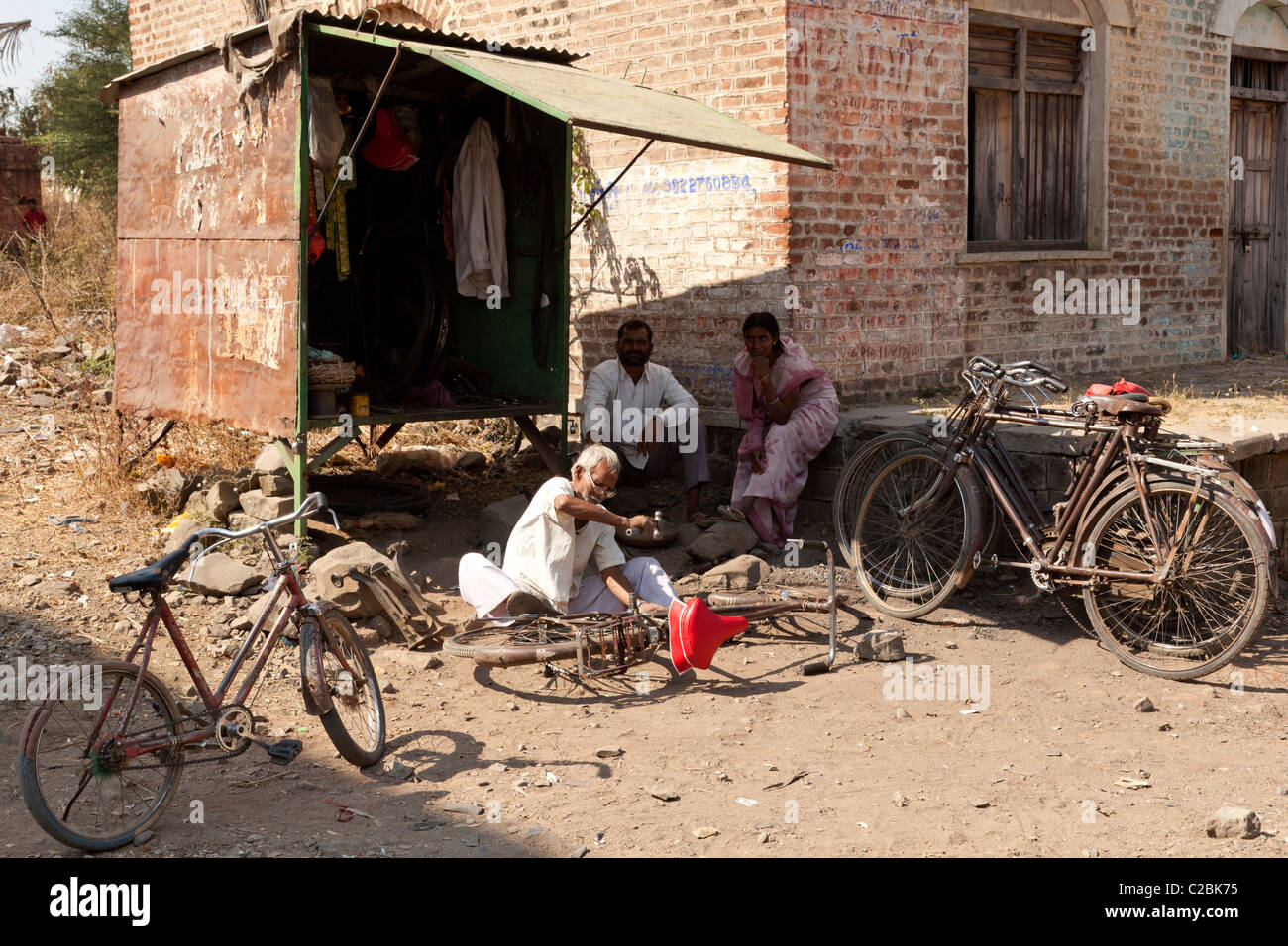 Indian cycle repair High Resolution Stock Photography and Images - Alamy