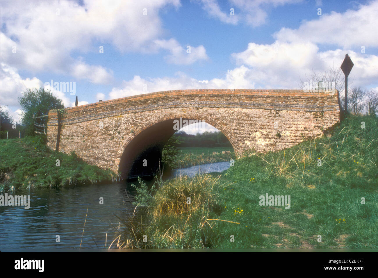 Brick and flint bridge hi-res stock photography and images - Alamy