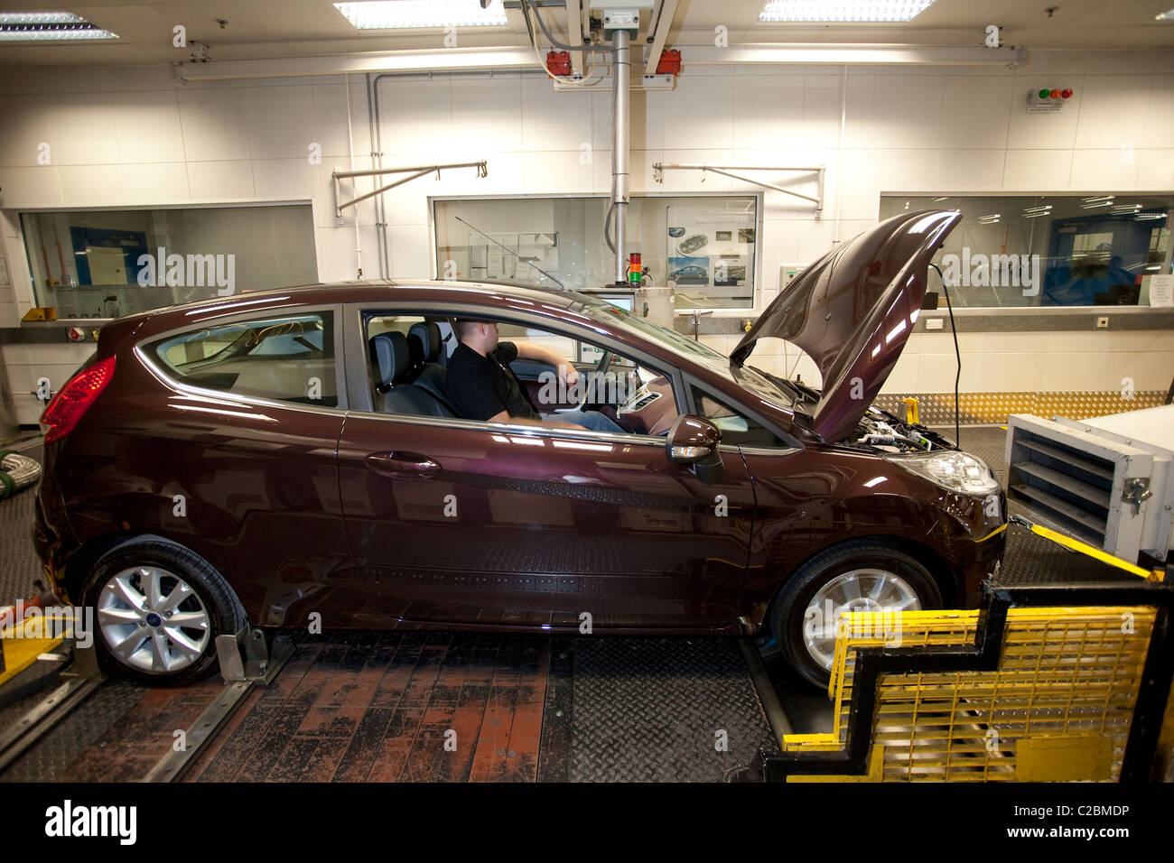 Dyno testing hi-res stock photography and images - Alamy