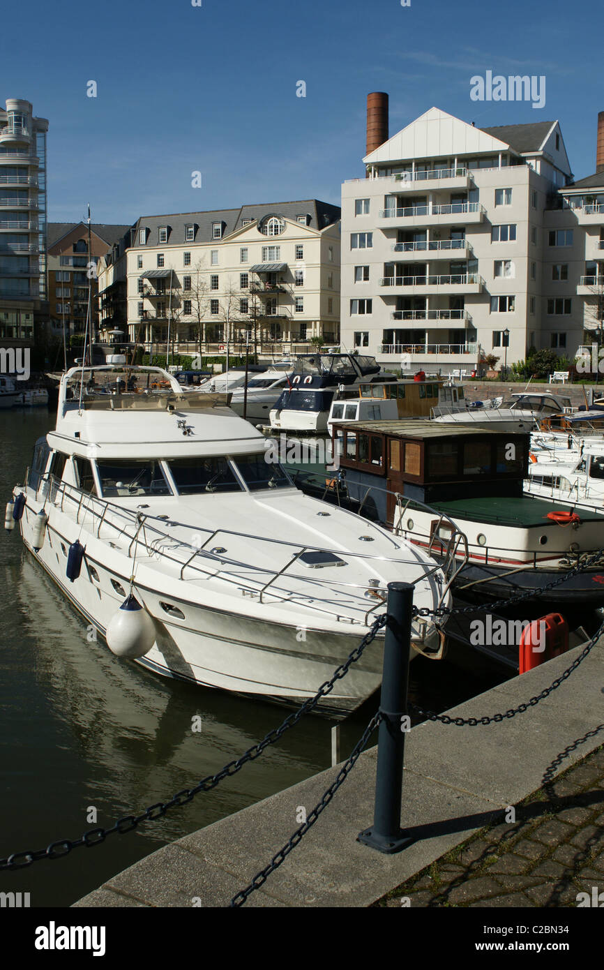 Chelsea harbour hi-res stock photography and images - Alamy