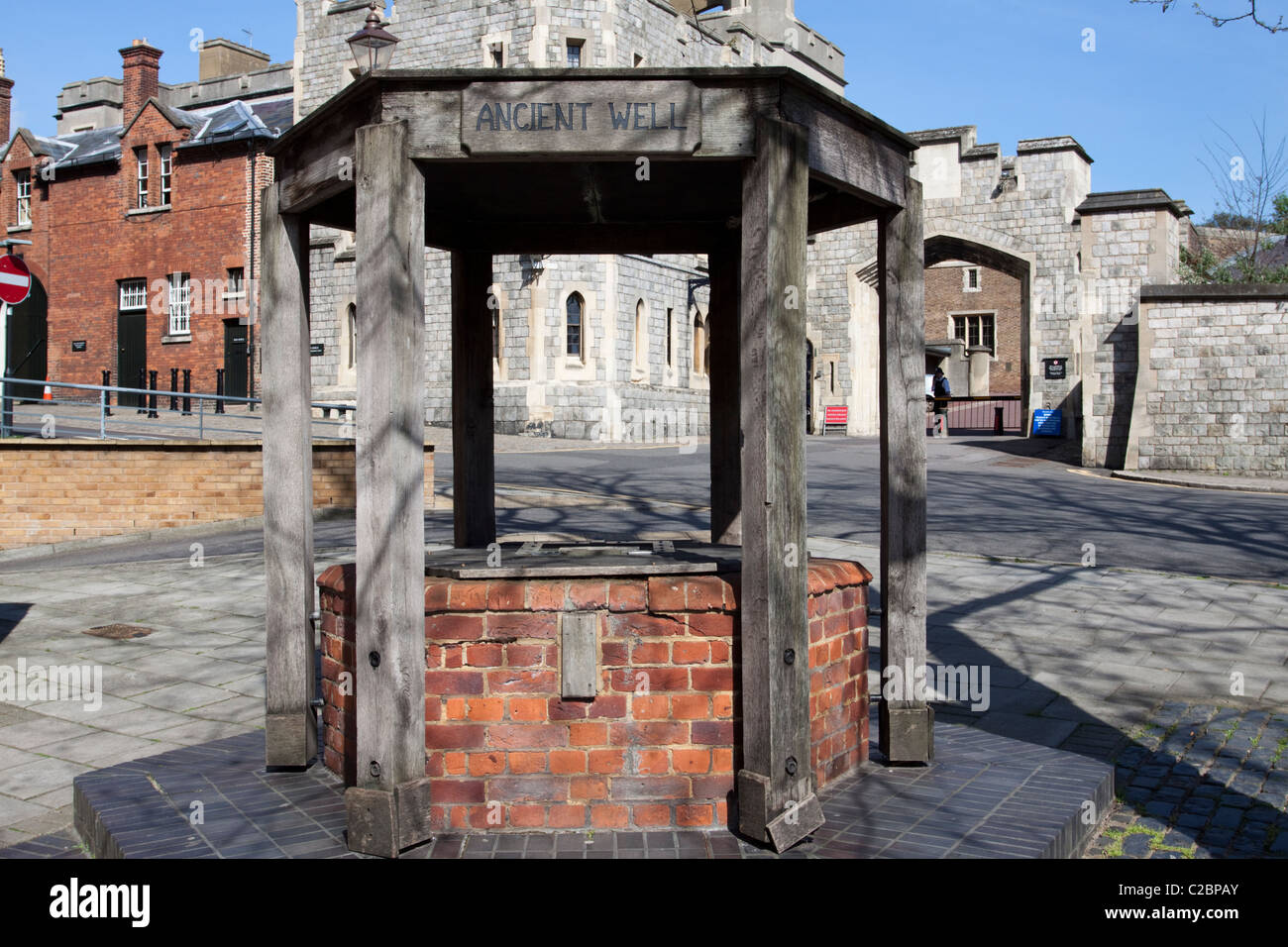 Ancient well, Windsor, Berkshire, England Stock Photo - Alamy