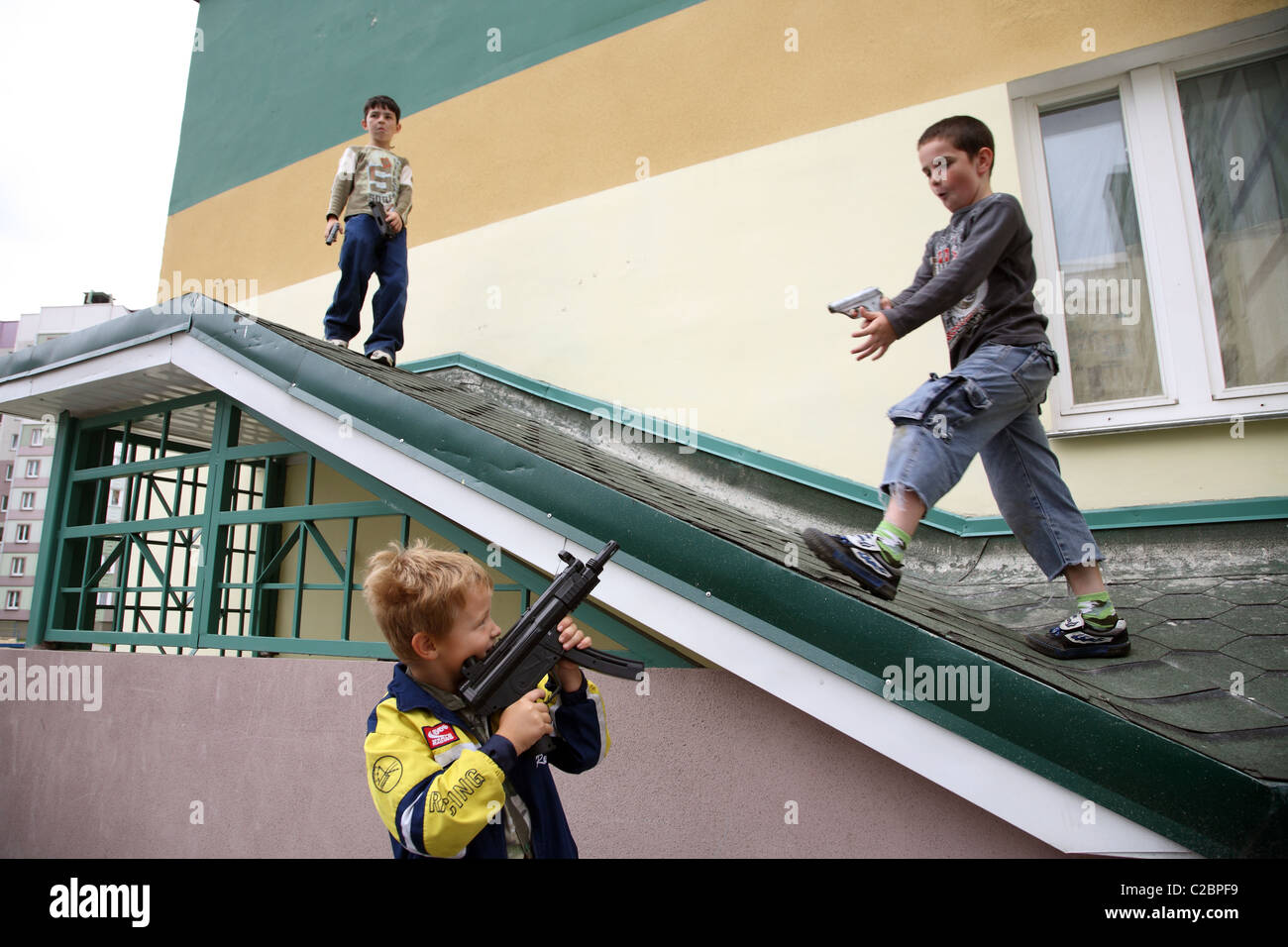 Children of war hi-res stock photography and images - Alamy