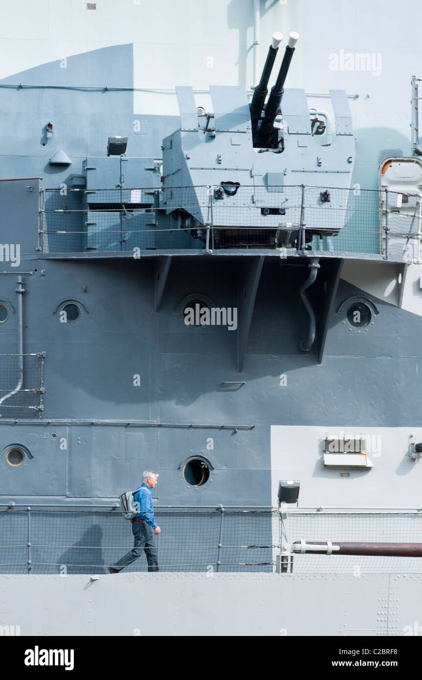 Hms belfast deck hi-res stock photography and images - Alamy