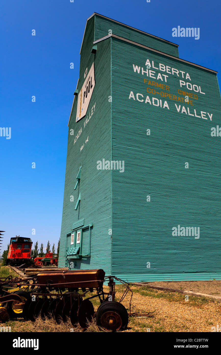 Wooden Grain elevator and railway siding of the Prairie Elevator Museum ...