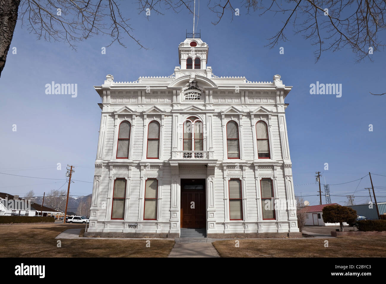 Small town courthouse hi-res stock photography and images - Alamy