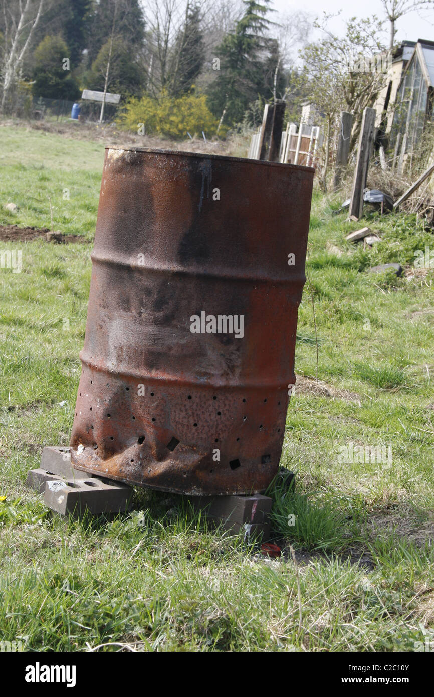 Burnt out bin hi-res stock photography and images - Alamy