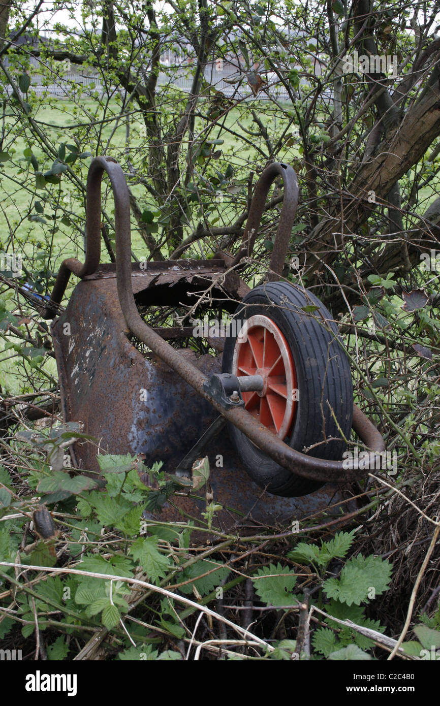 old rusty wheelbarrow in field in Worksop, Notts, England Stock Photo ...