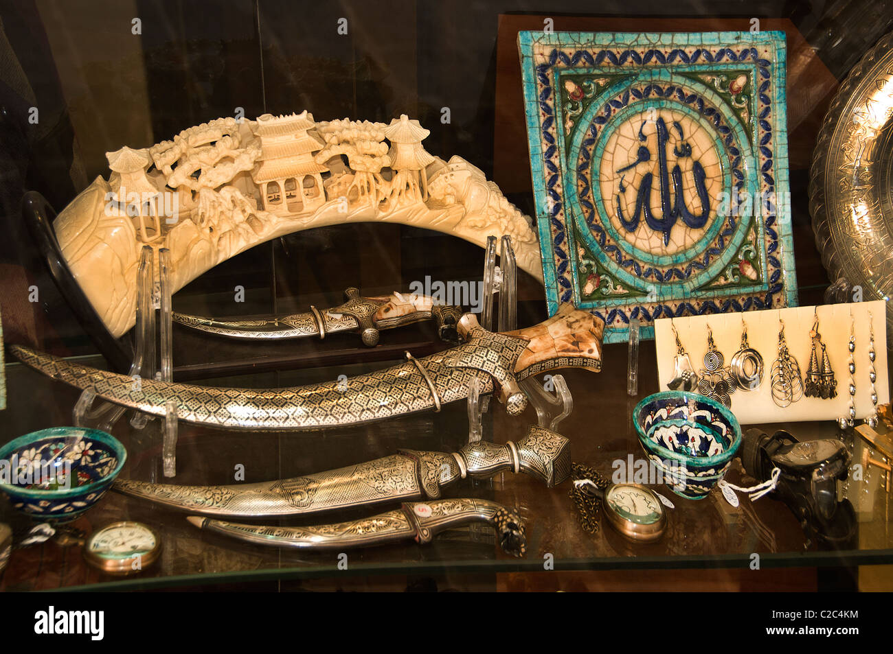 Sword swords hi-res stock photography and images - Alamy