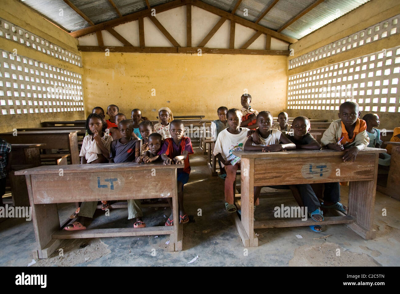 Refugee classroom hi-res stock photography and images - Alamy