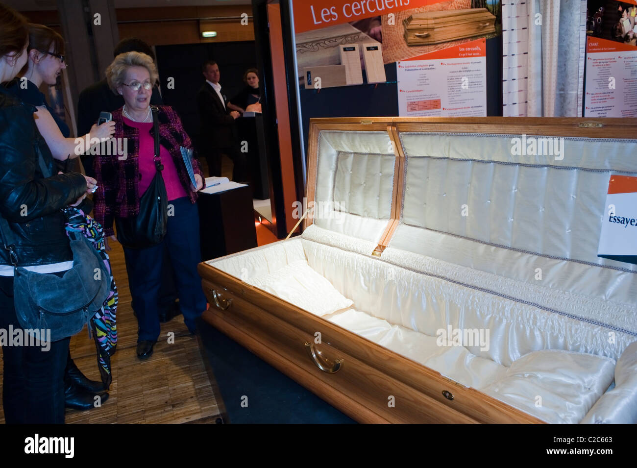 Caskets hi-res stock photography and images - Alamy