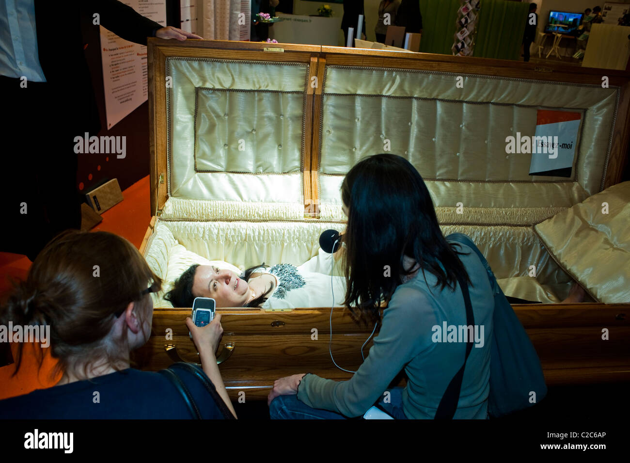 Dead woman and casket hi-res stock photography and images - Alamy