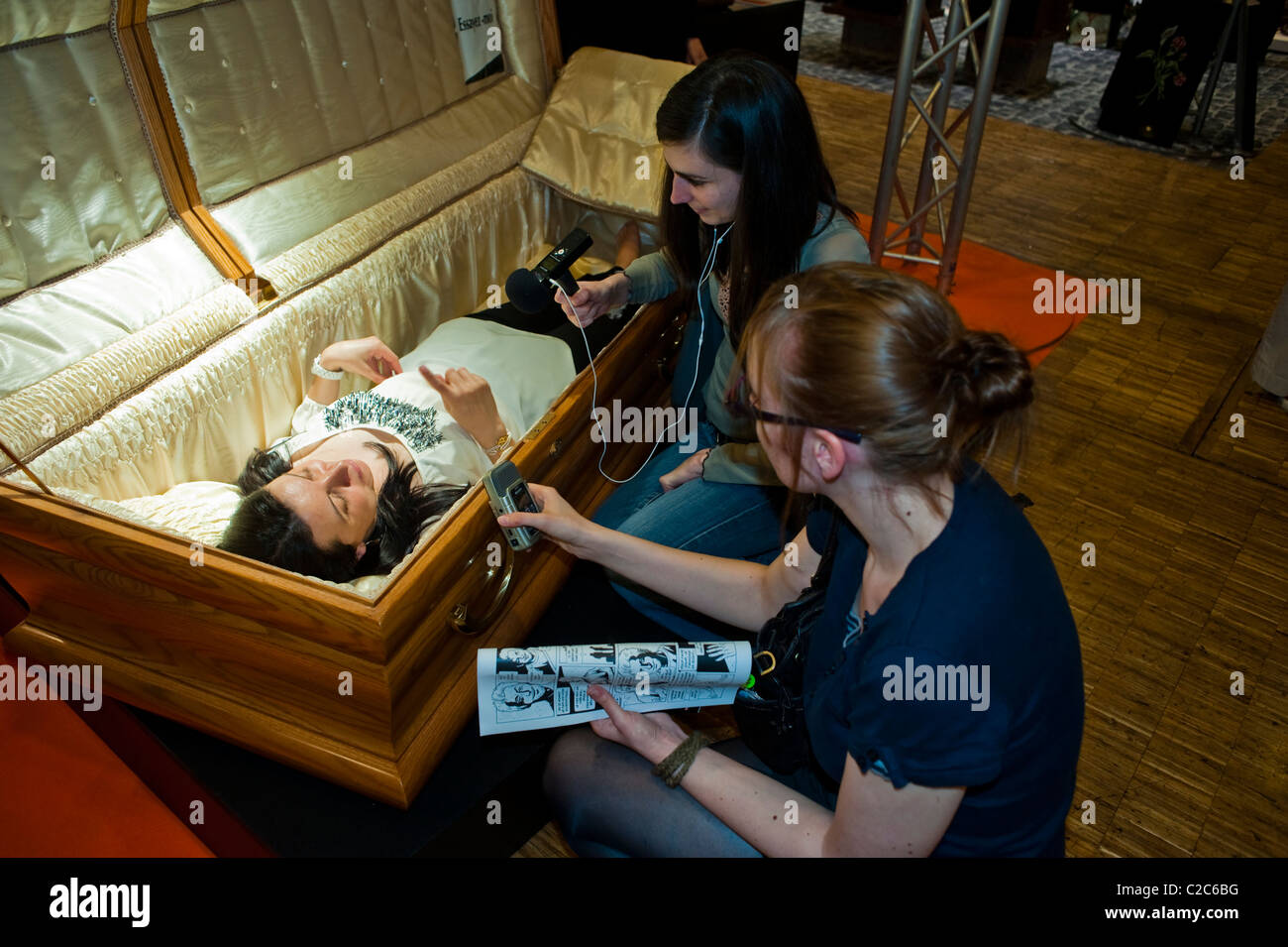 Dead woman and casket hi-res stock photography and images - Alamy
