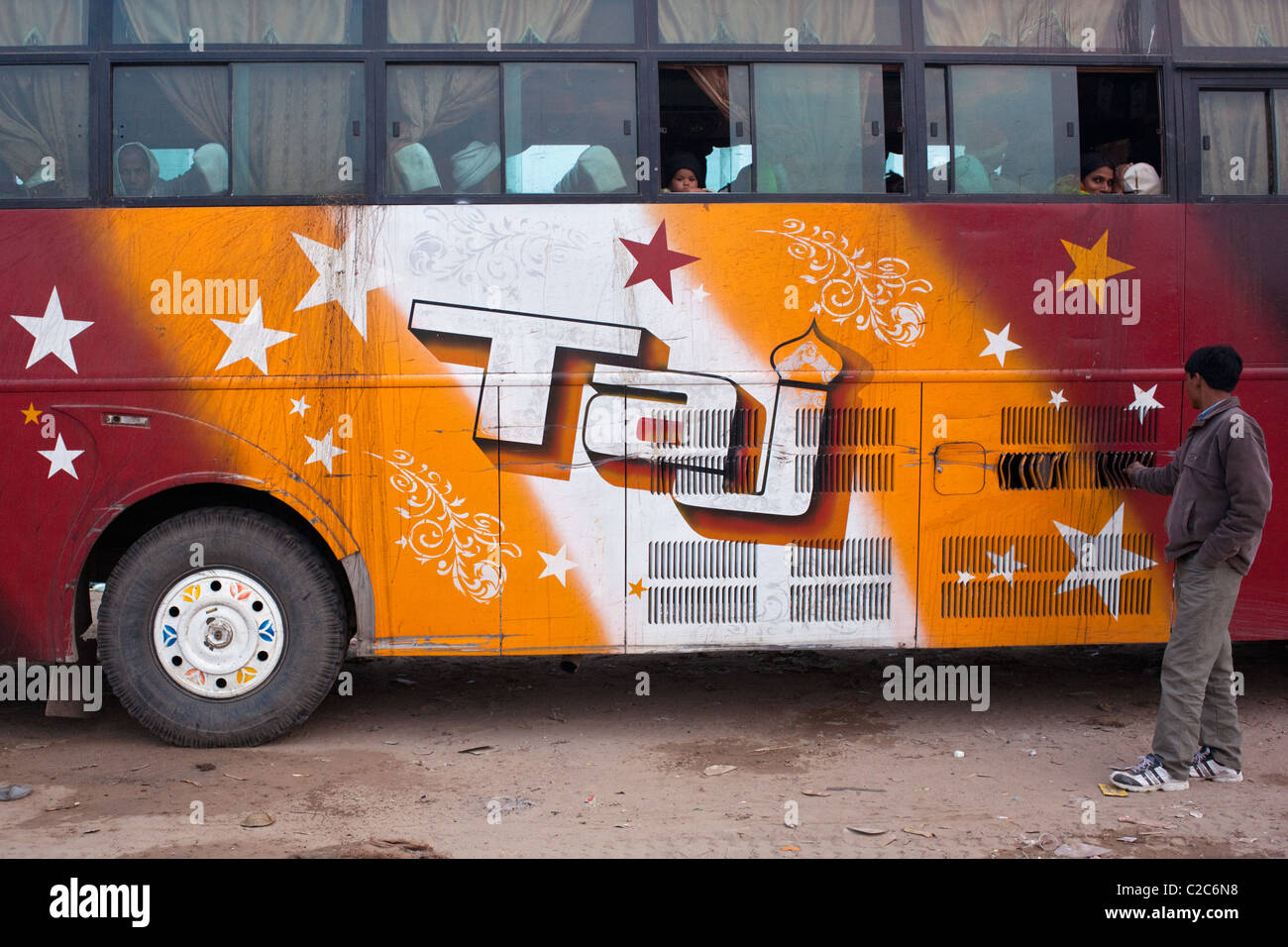 India local bus hi-res stock photography and images - Alamy