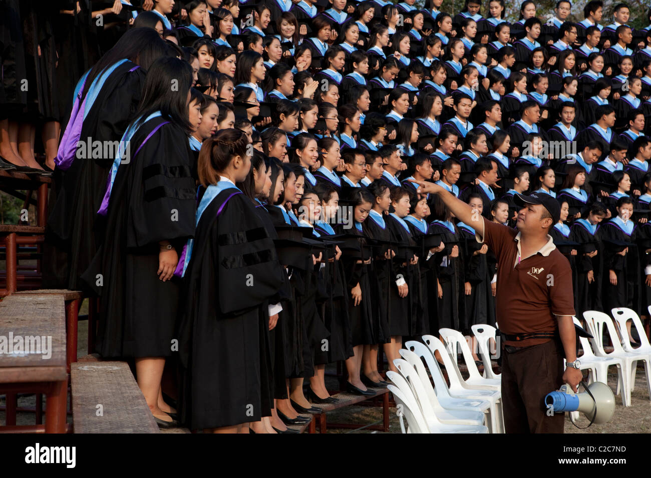 Chiang Mai university student take a commemorative photograph for ...