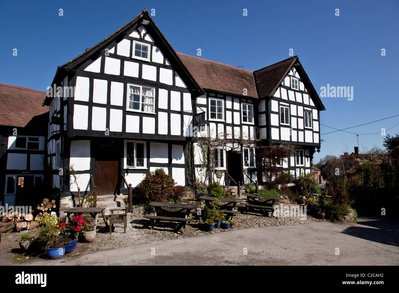 The Black and White Timber-framed The New Inn at Pembridge ...