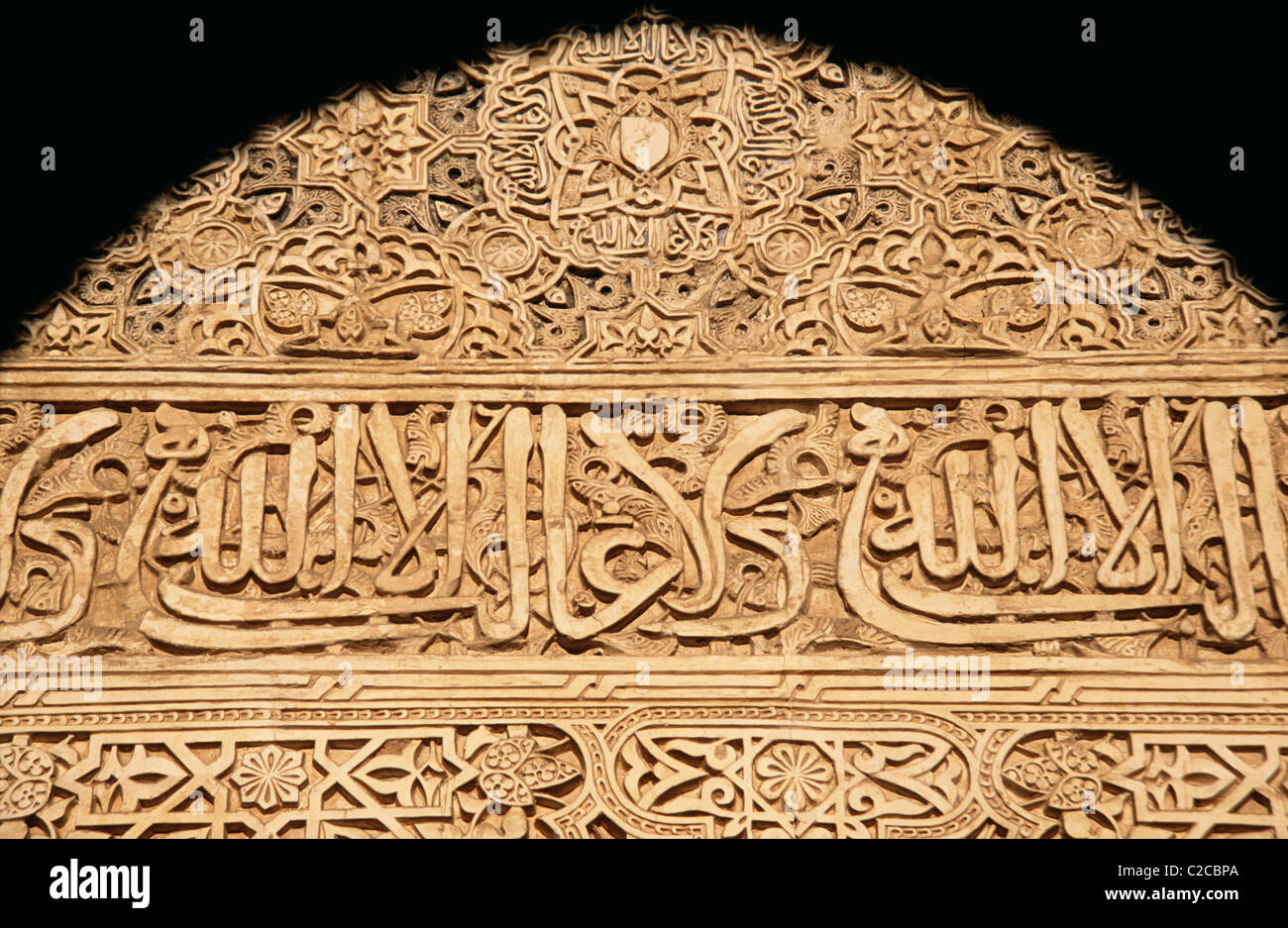 Stucco in shadow with arabic script, Courtyard of the Lions, Leones ...