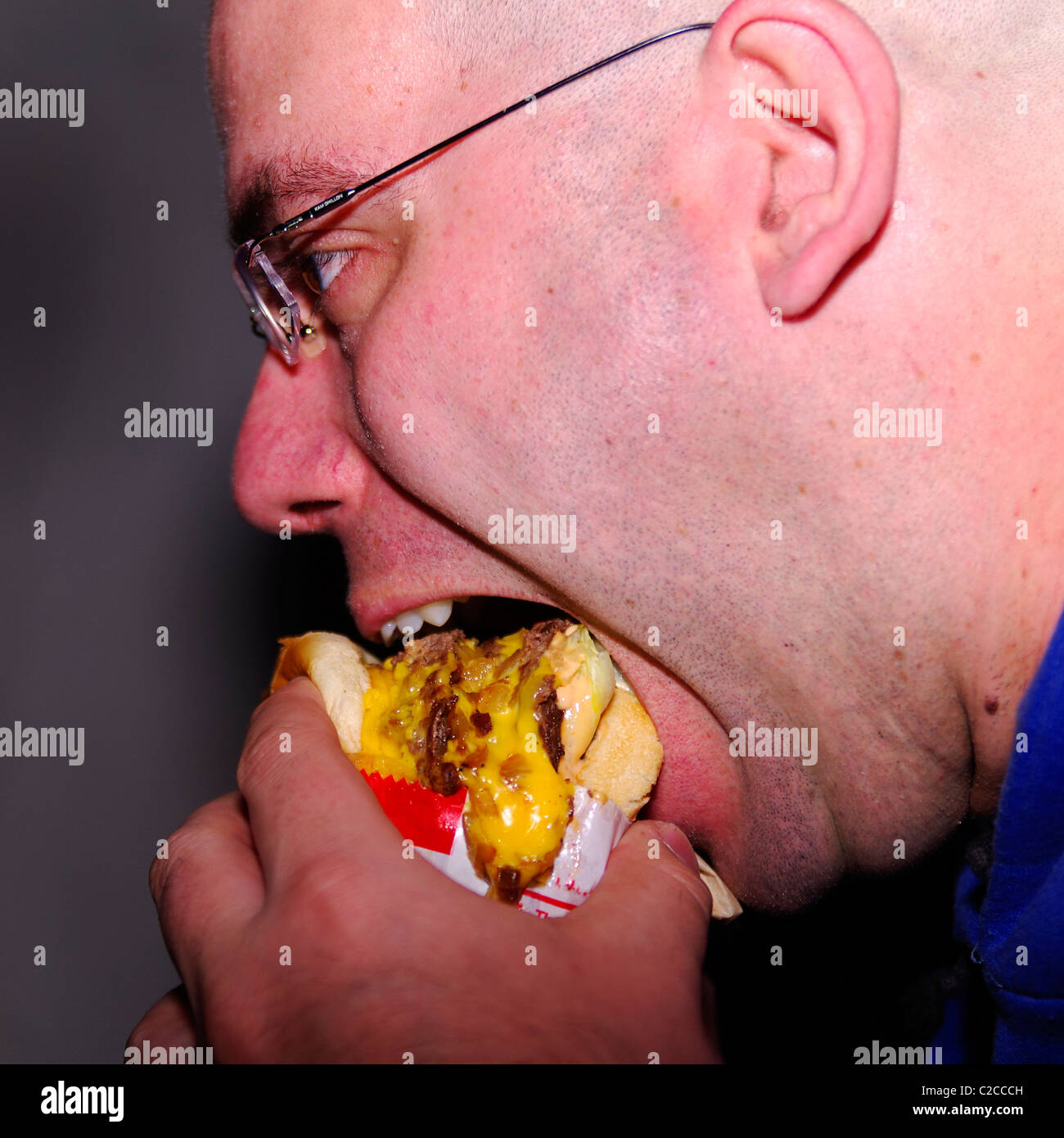 Man eating huge burger hi-res stock photography and images - Alamy