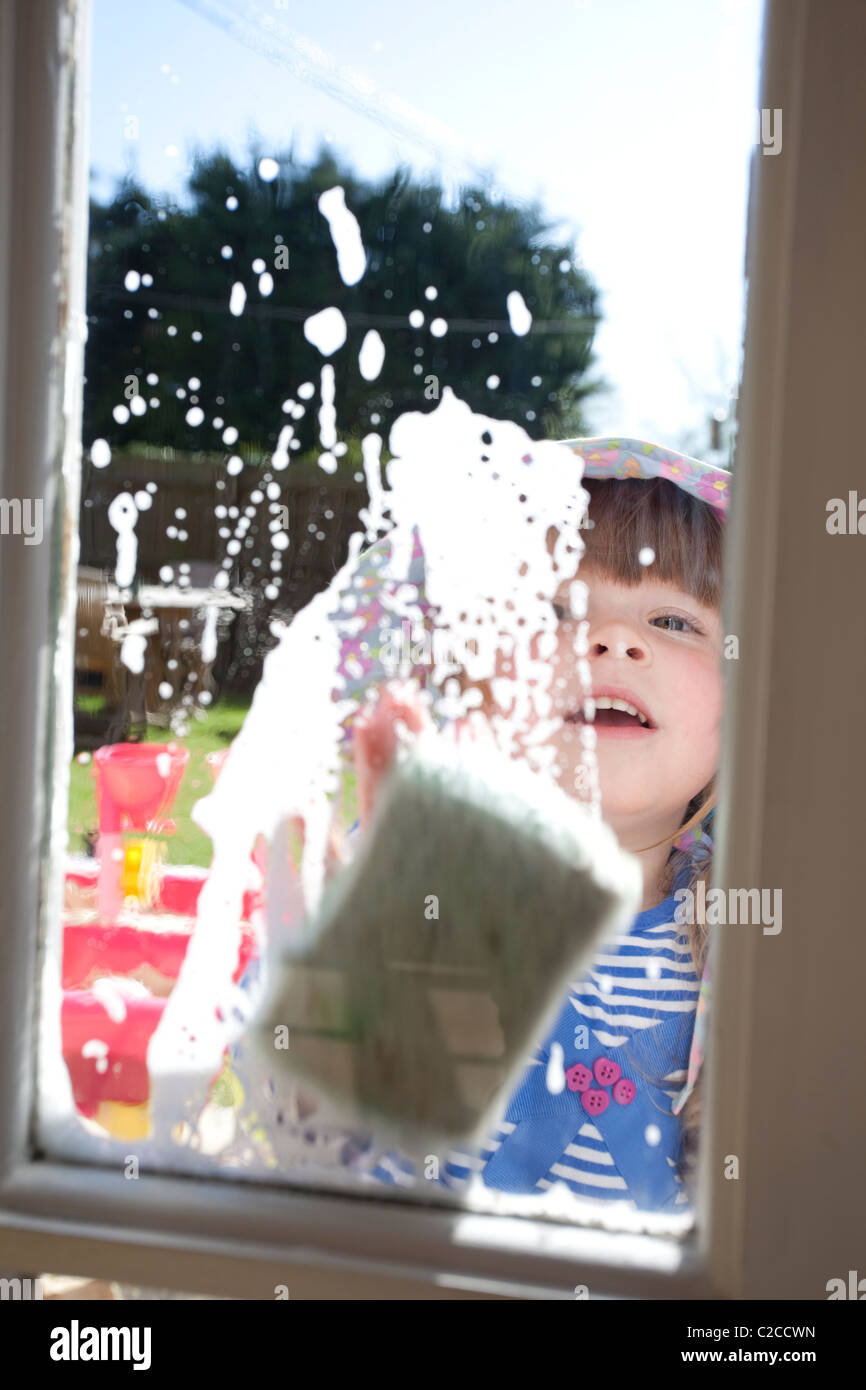 Kids cleaning bubbles hi-res stock photography and images - Alamy