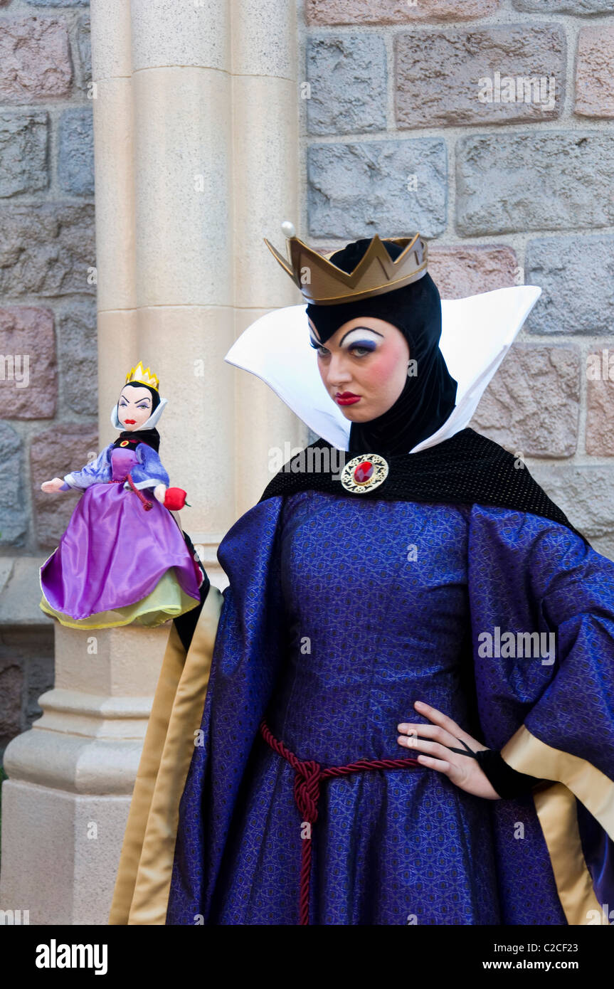 Queen Character at Disneyland Amusement Park in California USA Stock ...