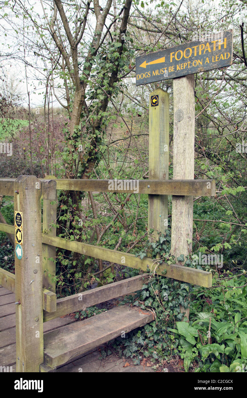 England footpath hi-res stock photography and images - Alamy